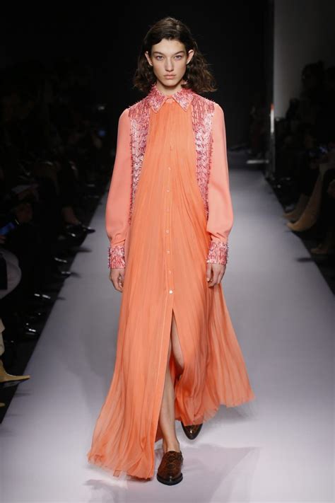 Смотри показ Lanvin здесь!