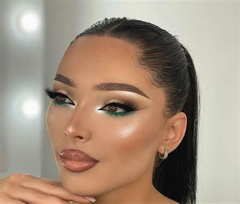 Green dress makeup – Artofit