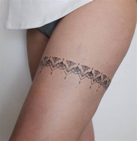 Тату орнаментальная подвязка на ноге от мастера студии Pakhanoff Tattoo ...