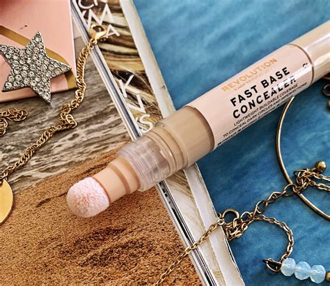 Консилер Makeup Revolution Fast Base Concealer! - Мої безумства!