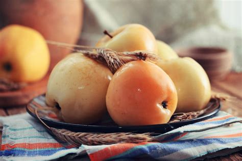 Моченые яблоки на зиму | Pickled apples, Traditional russian food ...