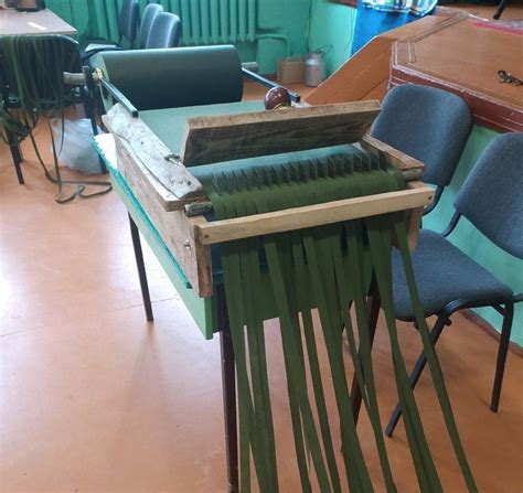 Житель Псковской области создал станок по нарезке лент для ...