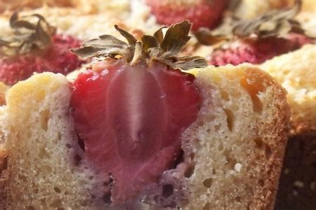 Маффины с клубникой и сырным кремом от HomeRecipes