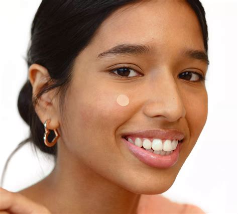 Expert's Take On Makeup For Acne Prone Skin - Tira