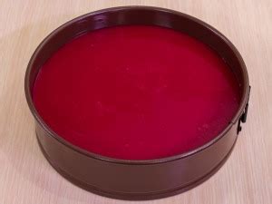 Торт с сырным кремом и ягодным желе