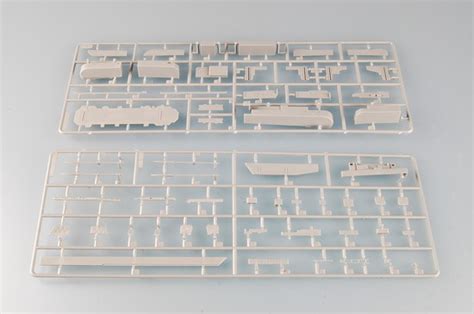 俄罗斯海军库兹涅佐夫号航空母舰 05713-1/700系列-小号手 TRUMPETER