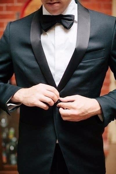 Мужчины в костюмах восхитительны | Black tie men, Style, Gentleman style