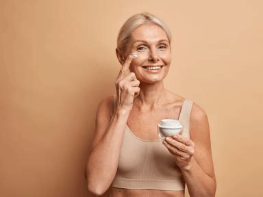 Die 5 besten Gesichtscremes für die Haut ab 60