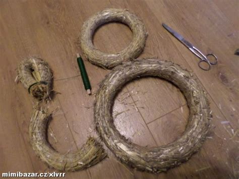 Пасхальное украшение на стену. Кролик из соломы