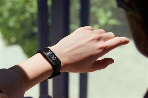 Xiaomi Mi Smart Band 4 is a Desirable Fitness Band/Smartwatch Mashup ...
