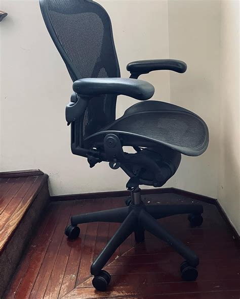 Roughly how old is this Aeron? : r/hermanmiller