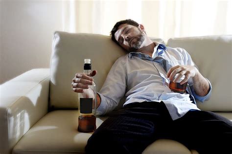 Bărbați Abuzul de Alcool și Alcoolism Este Diferit de Femei | Alcohol ...
