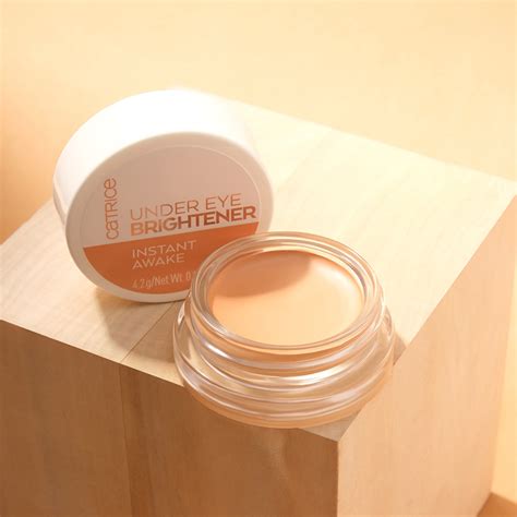 Корректор для области вокруг глаз `CATRICE` UNDER EYE BRIGHTNER тон 020 ...