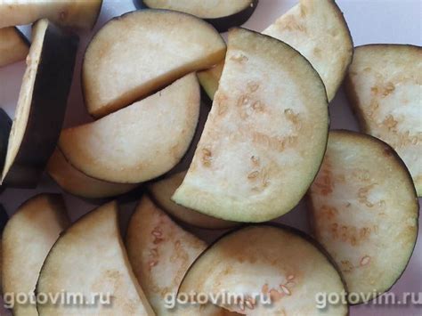 Теплый салат из моркови с жареными баклажанами, чесноком и зеленью ...