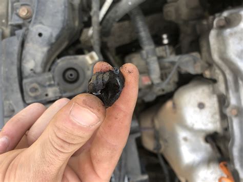 Замена клапана вентиляции картерных газов — Nissan Primera (P12), 1,8 л ...