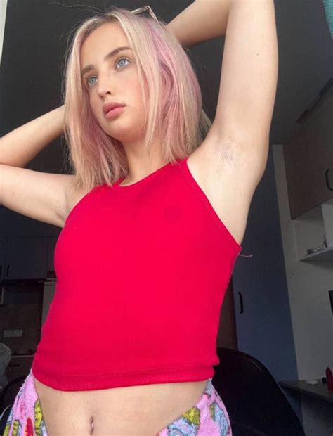Armpits and big boob jiggles : r/armpitfetish