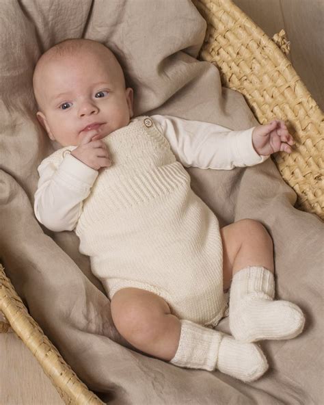 DIY-projekt | Dale garn, strikkeopskrift – Majke romper & sokker, baby ...