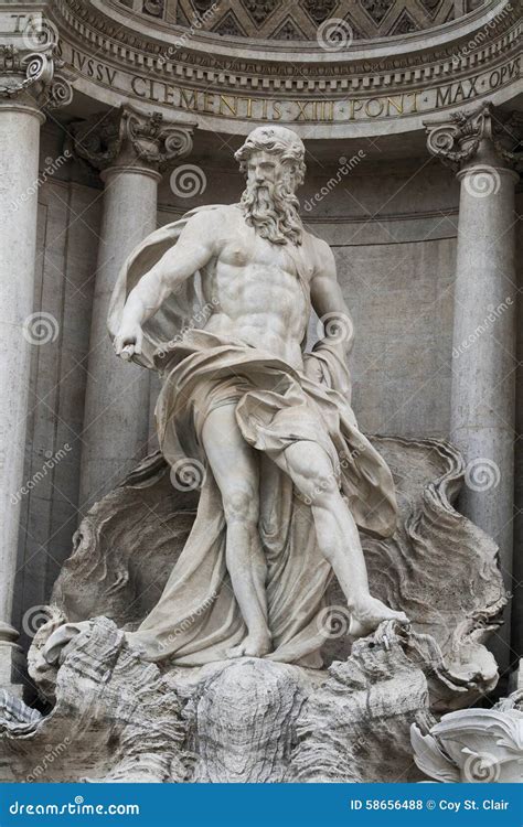 Статуя Нептуна, фонтан Trevi, Рим Стоковое Фото - изображение ...