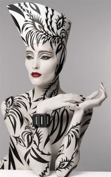 BLACK AND WHITE ART | Body painting, Body art painting, Body art