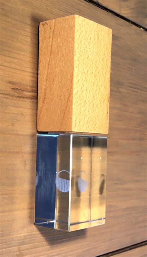 USB флешка стеклянная с подсветкой с деревянной крышкой