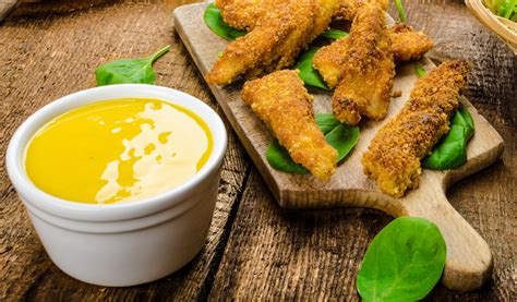 Горчично-медовый соус для мяса — Лайфхакер