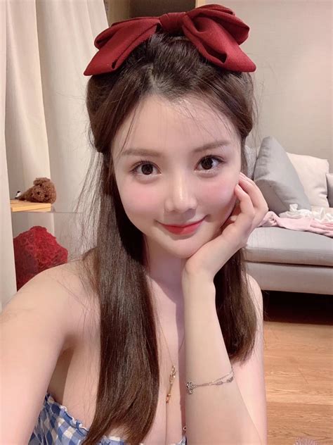 我是糯美子 MINIBabe，来自上海，身高165，三围90 58 90