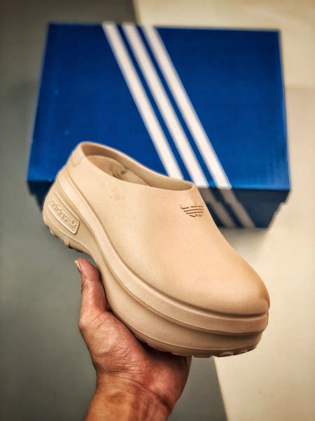 Тапочки adidas Originals - купить с доставкой по выгодным ценам в ...