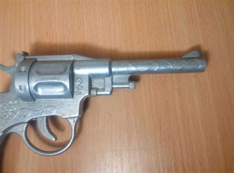 Игрушечный металический пистолет - наган времен ссср.: 160 грн ...