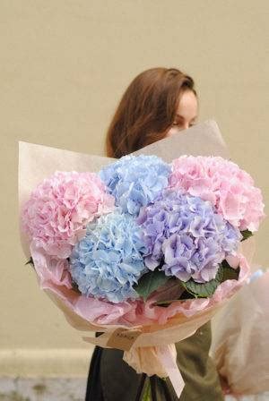 Цветы в крафте - доставка стильных букетов в экологичной крафтовой ...