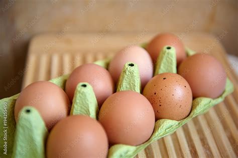 Куриные яйца в упаковке на деревянном фоне Stock Photo | Adobe Stock