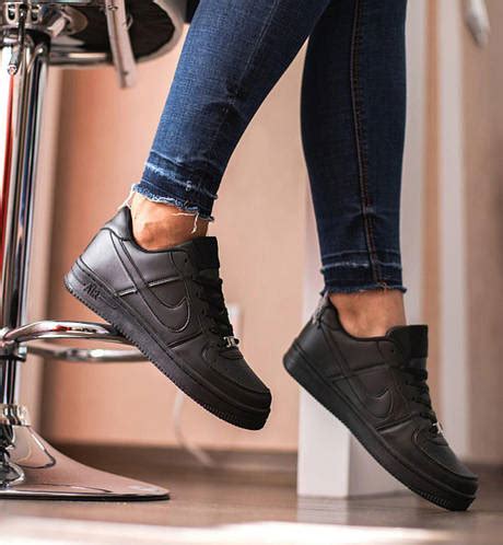 Женские кроссовки Nike Air Force черные кожанные, молодежные модные ...