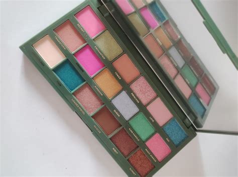 Палетка i heart revolution makeup revolution shrek шрек — цена 200 грн ...