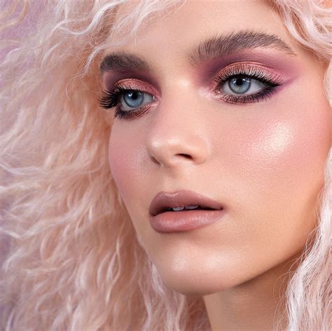 Хайлайтер Killawatt Freestyle Highlighter от Fenty Beauty by Rihanna ...