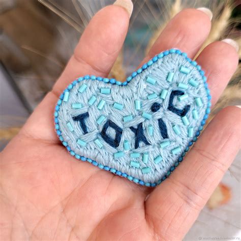 Брошь вышивка "Toxic" в интернет-магазине Ярмарка Мастеров по цене 850 ...