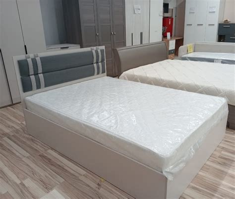 Кровать 140х200 из зала «Чарли»