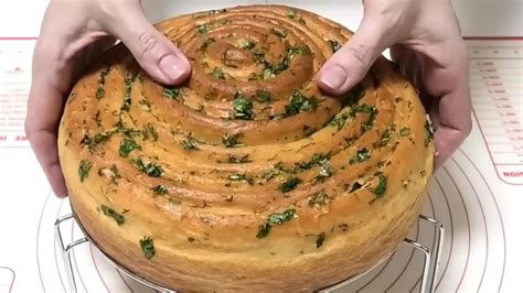 Вкуснейший хлеб, Чесночная улитка/ Garlic bread. - YouTube