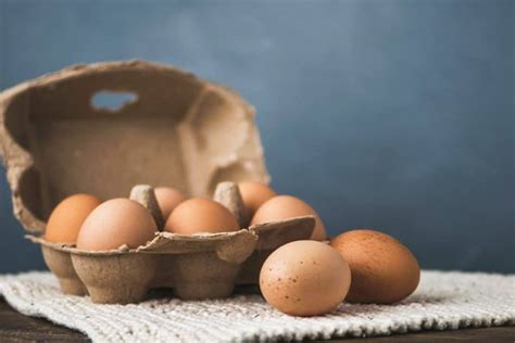 Почему кассиры всегда проверяют коробки с яйцами