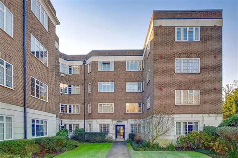 London SE10 - Spec