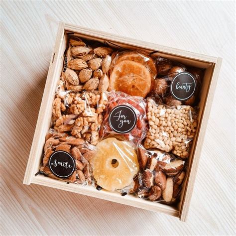 Подарочный набор орехи и сухофрукты в подарок | Autumn gifts, Snacks ...