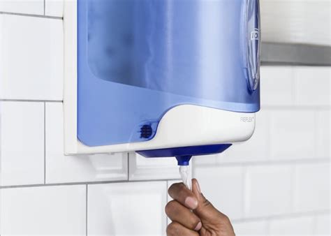 Zásobníky na papírové ručníky TORK Reflex | IMPEX.cz