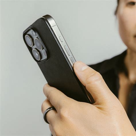 Nomad представила чехлы для iPhone 16 из кожи, сатина и термостойкого ...
