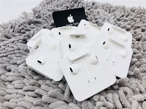 Купить в Киеве оригинальные наушники Apple EarPods Lightning с пультом ...