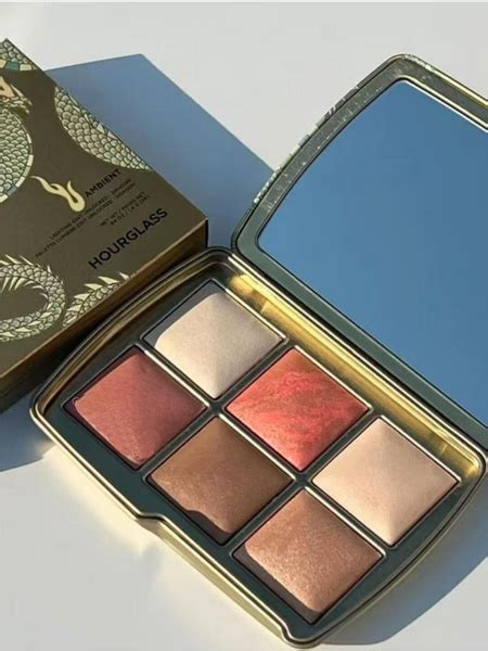 HOURGLASS AMBIENT LIGHTING EDIT - 2024 Рождественская лимитированная ...