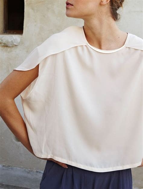 Необычные блузки / Блузки / ВТОРАЯ УЛИЦА | Fashion tops, Minimal ...