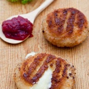 Жареный камамбер с клюквенным соусом. Рецепт | Recette | Recette ...