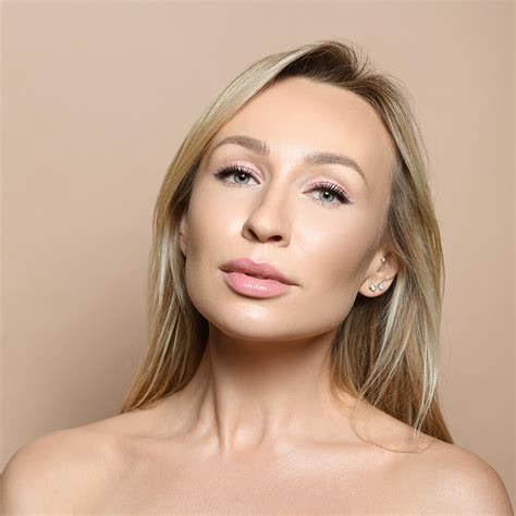 Блески для губ - купить в интернет-магазине ROMANOVAMAKEUP