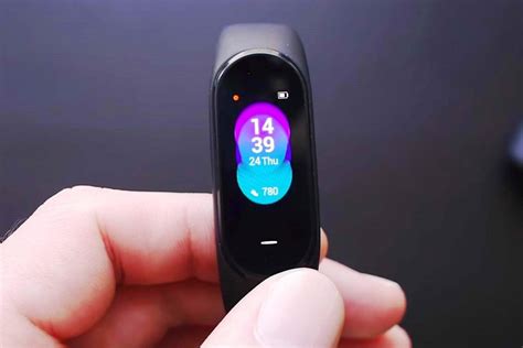 Обзор нового фитнес-браслета Xiaomi Mi Band 4 - сравнение с предыдущим ...