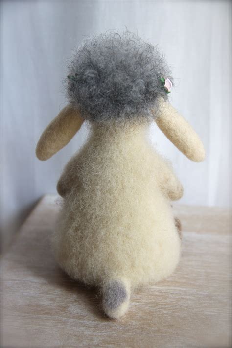 needle felted sheep, валяная овечка Needle Felted Animals, Felt Animals ...