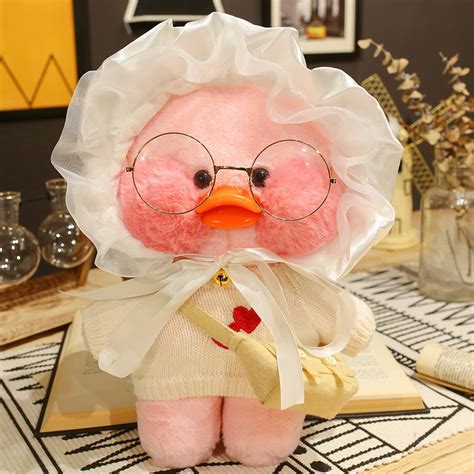 Мягкая игрушка утка Lalafanfan duck в белом свитере и чепчиком, розовая ...