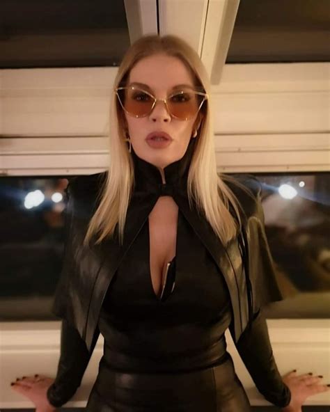 Lady Diva in Stylish Leather Fashion